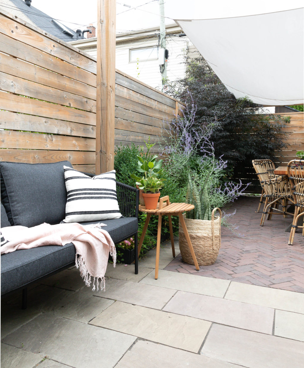 House & Home - Mandy_house_garden